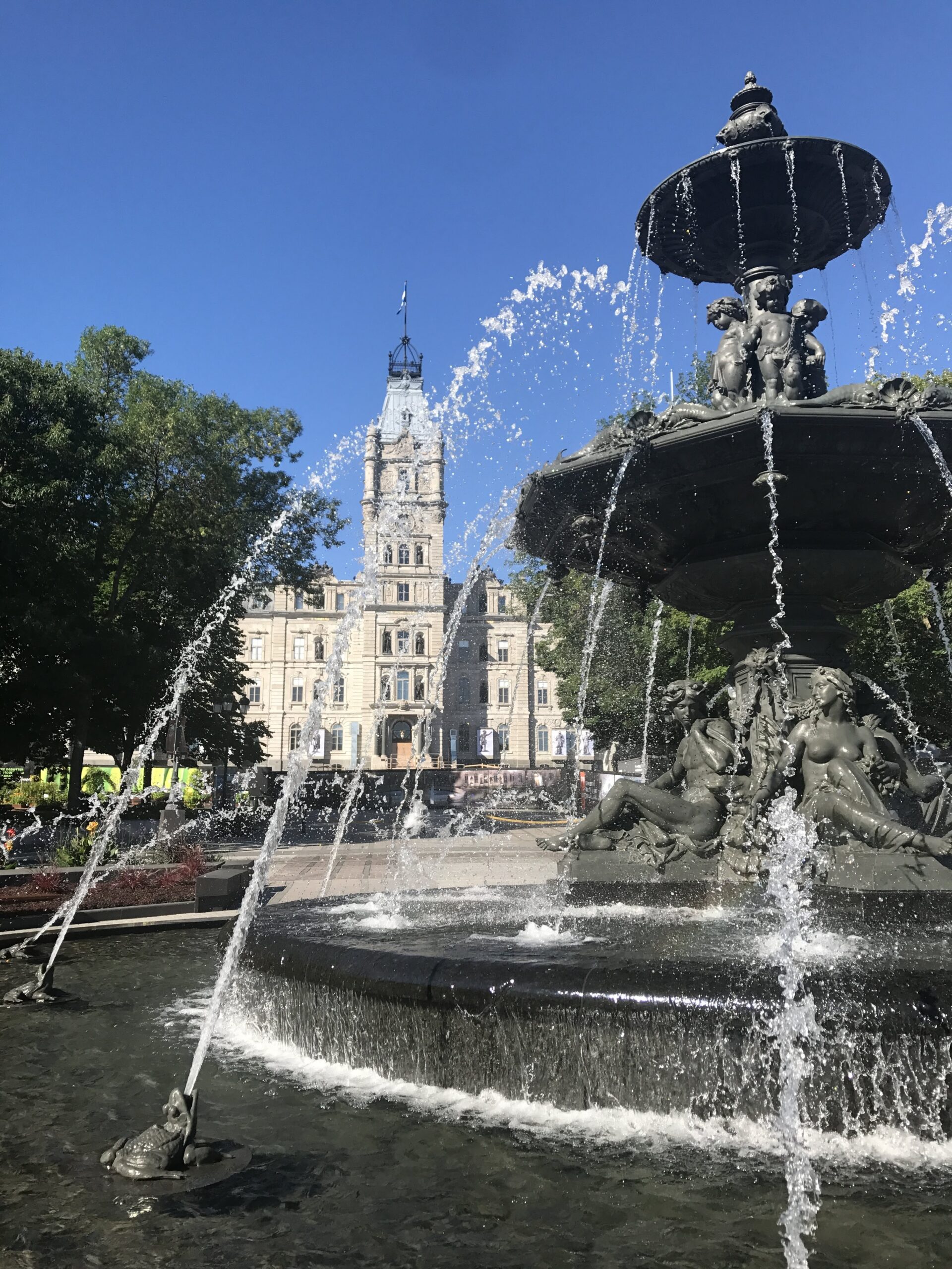 What is Simons (in Quebec)? - Quebec City 101